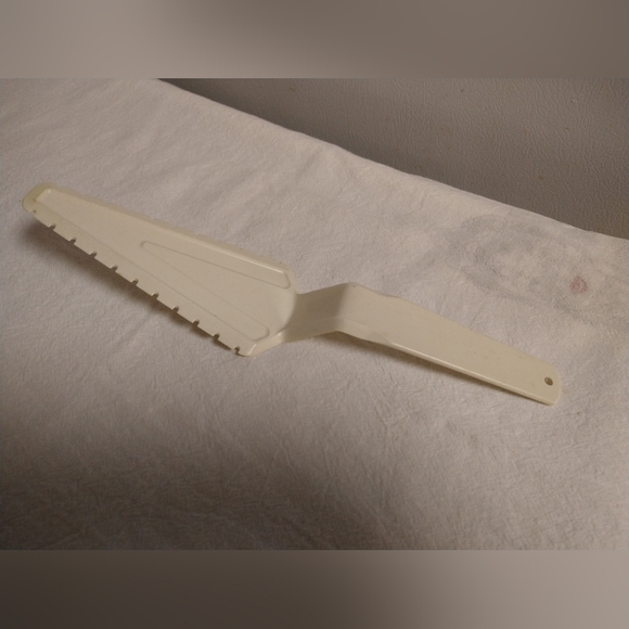 Tupperware | Dining | Vintage Tupperware Pastry Server Pie Wedge Cutter ...